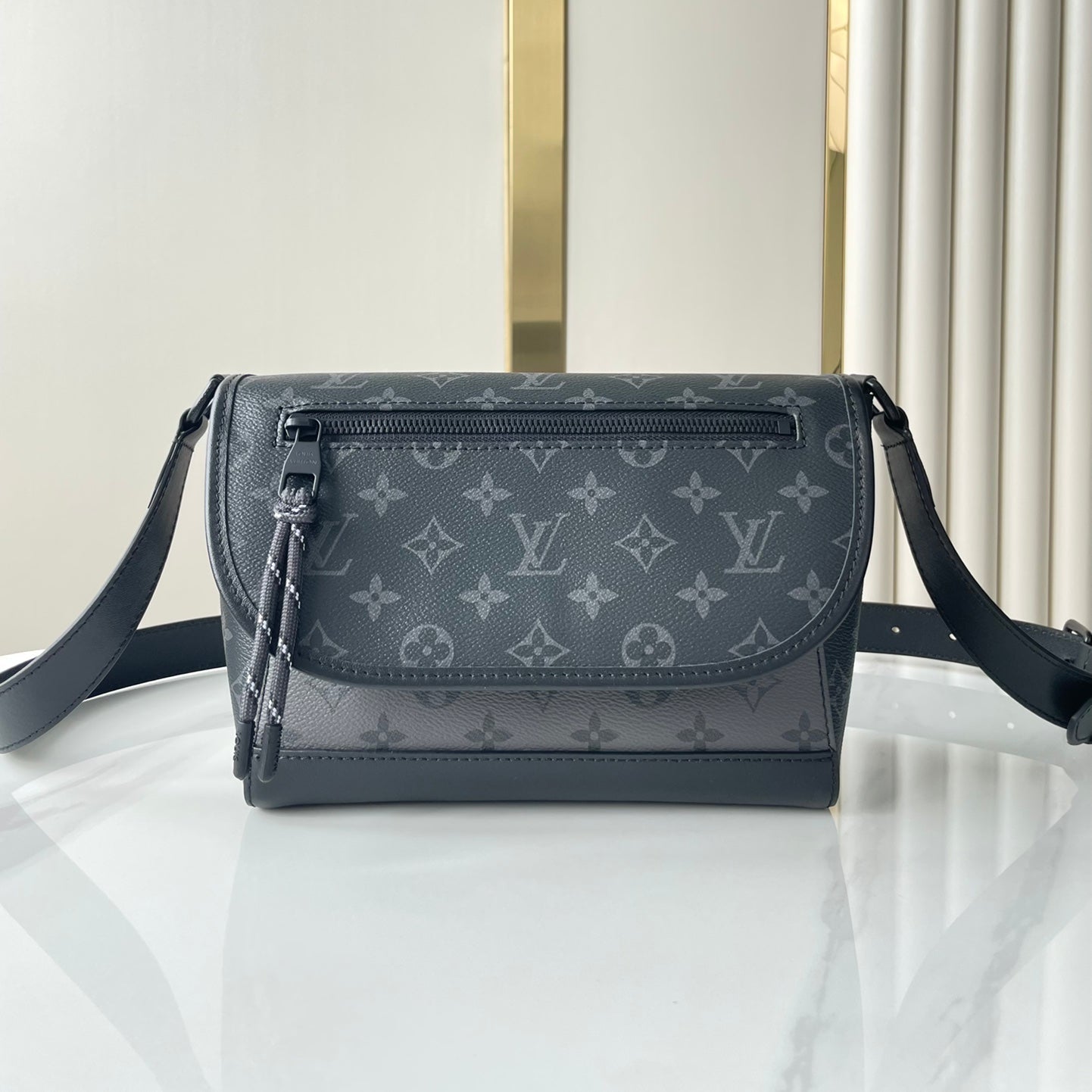 PULSE MESSENGER 26 IN GUN METAL MONOGRAM ECLIPSE COATED CANVAS – Kal ...