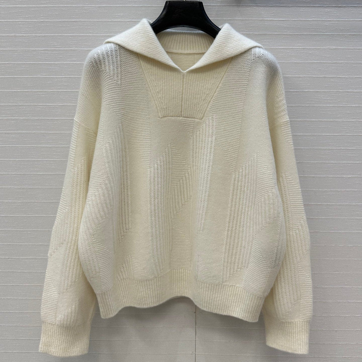 HM 25 White Cashmere Jacquard Sweater 02654 – Kal Recovery
