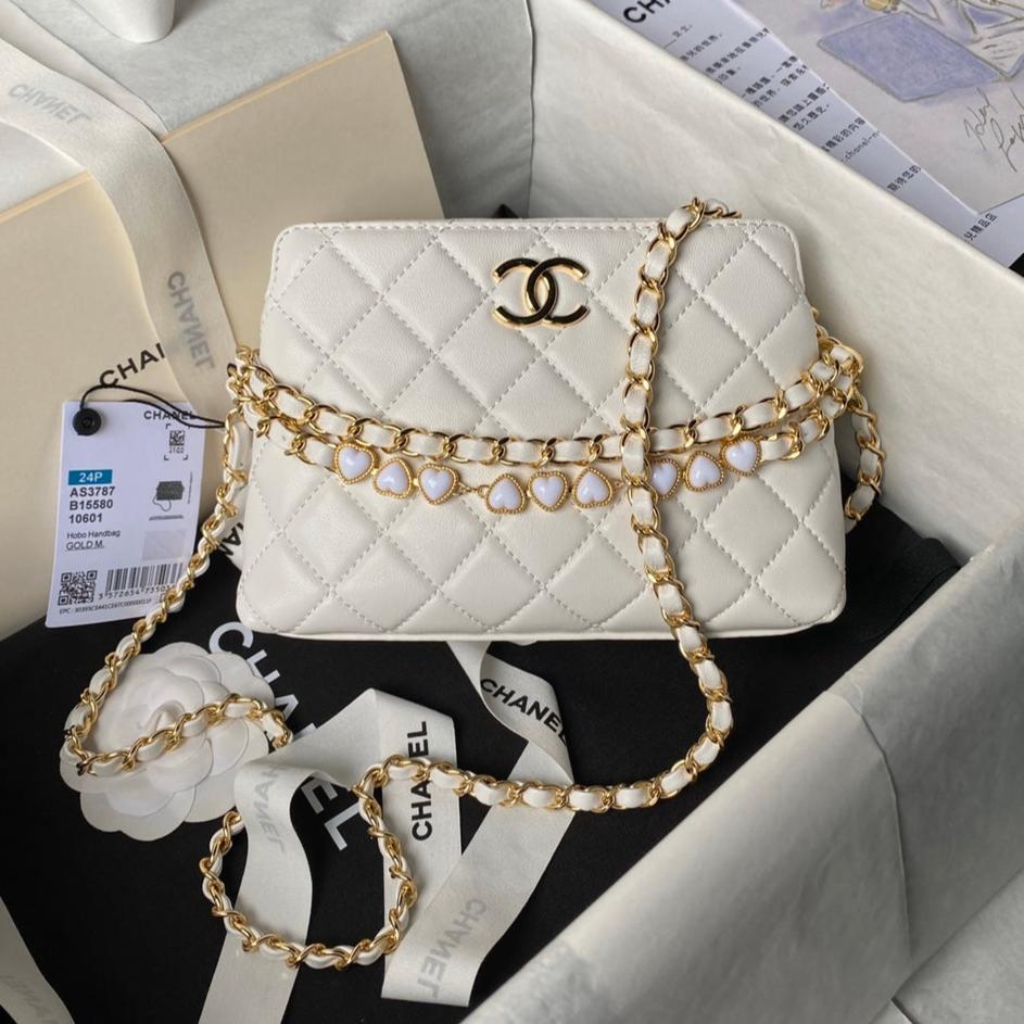 24p clutch with chain 19cm white lambskin – Kal Recovery