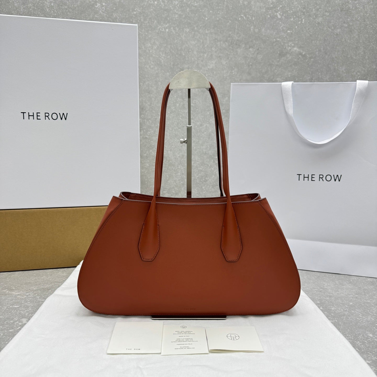 The Row 2025 Alger Bag 39cm Caramel Cowhide – Kal Recovery