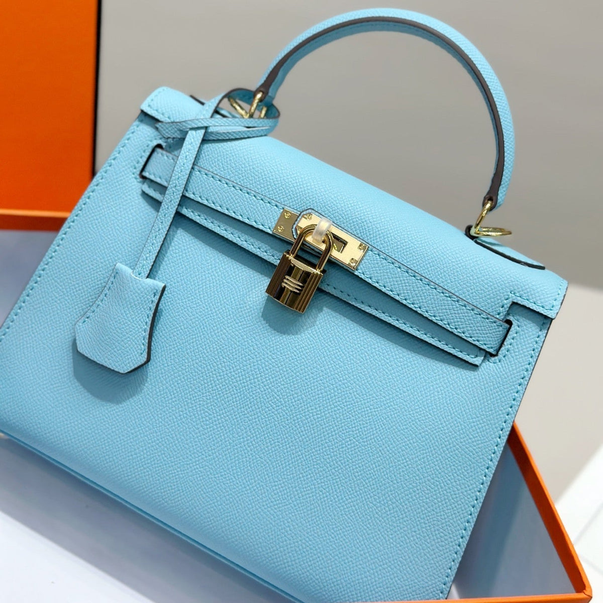 HM Kelly 25cm Tiffany Blue Epsom Leather Gold Hardware – Meejuri