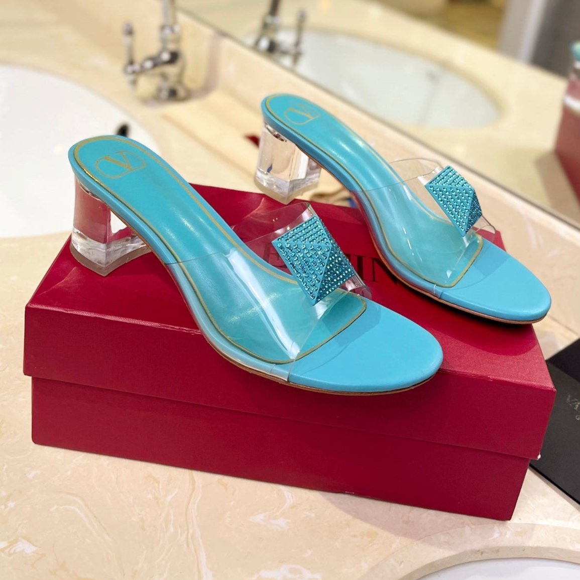 HIGH MULE 60MM IN AQUA BLUE SHEEPSKIN AND TRANSPARENT PVC – Kal Recovery