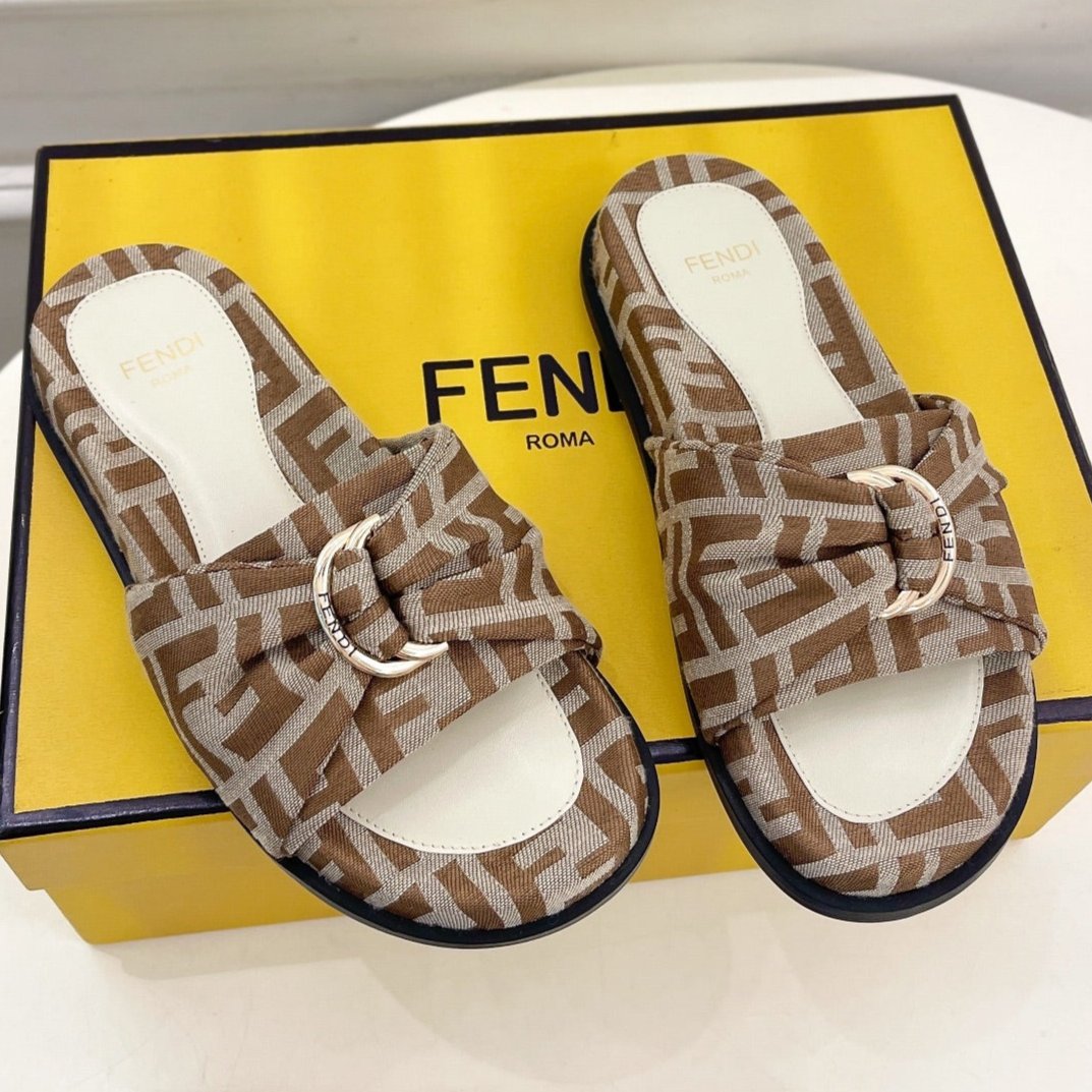 FENDI FLAT SLIPPER IN BROWN MONOGRAM JACQUARD FABRIC WITH GOLD HARDWAR ...